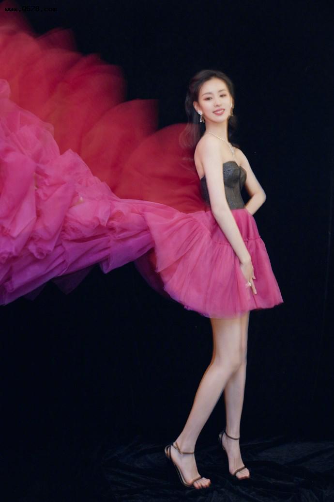 Chen duling beautiful legs pictures - iNEWS