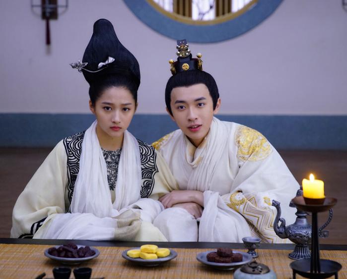 Emperor Liu Ziye hurriedly summoned his aunt into the palace late at ...