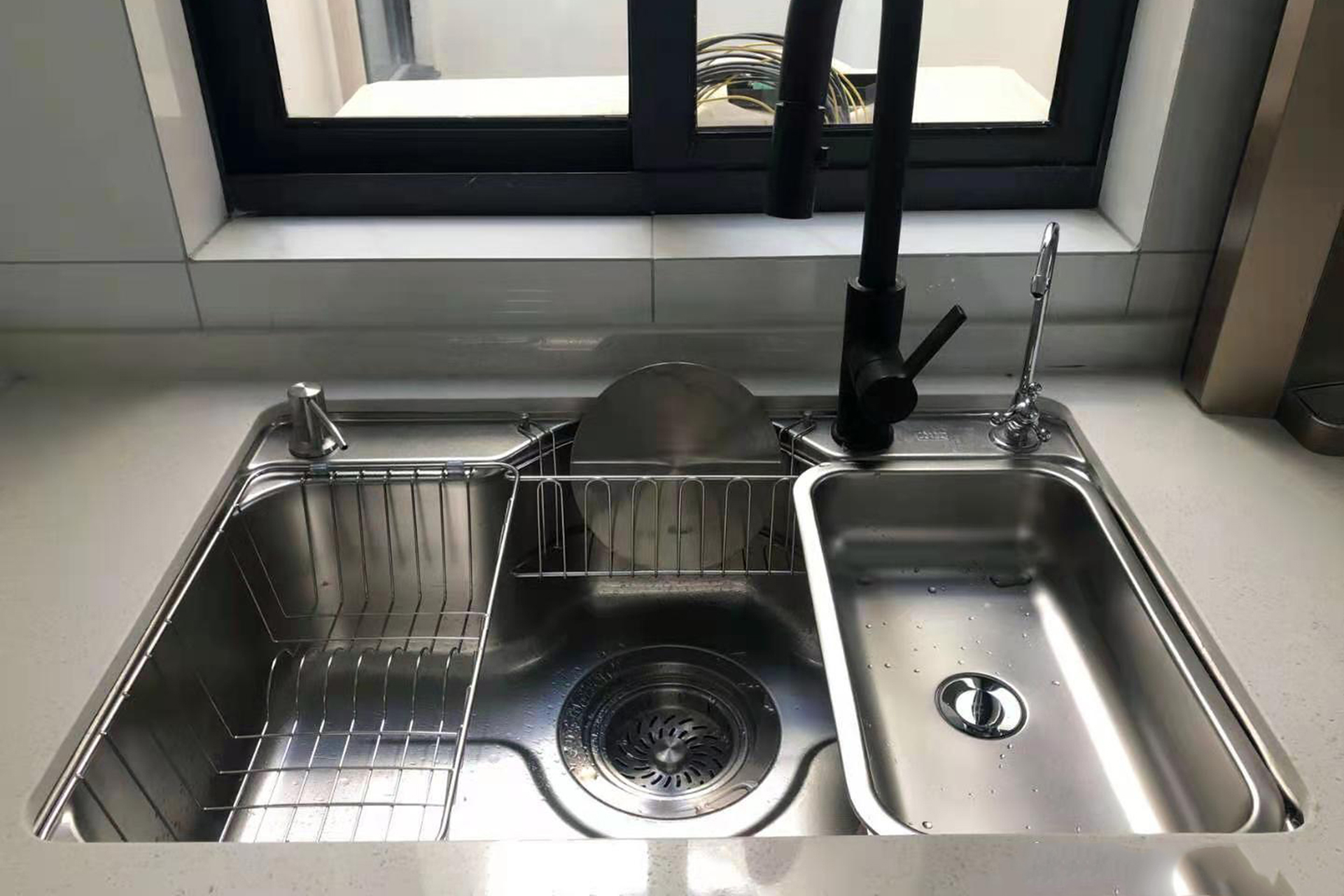 The kitchen sink is "4 out of 4", my family has replaced three sinks ...