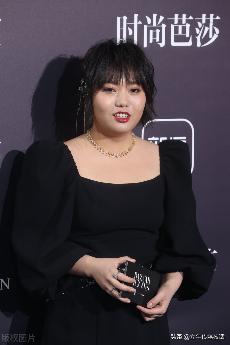 "Star Chasing Koi" Li Xueqin: Fashion Bazaar Festival Showcase, Jining ...