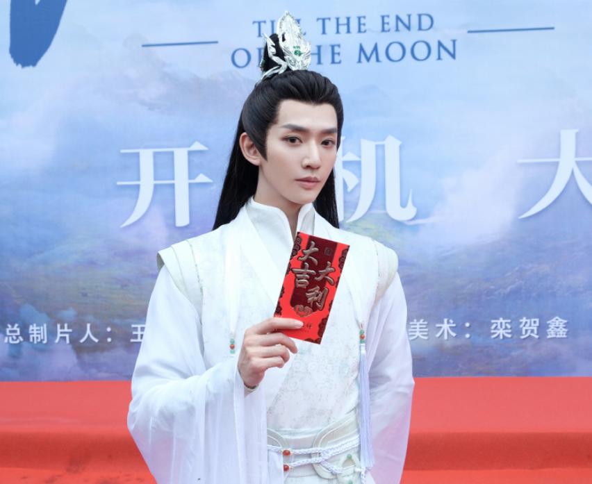 Deng Wei has accumulated rich and thin hair, and played a triangle in ...