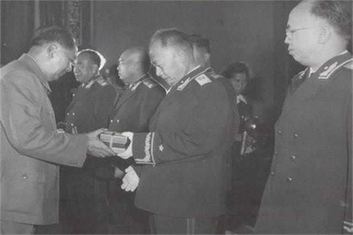In the ceremony of conferring generals in 1955, why not confer the rank ...