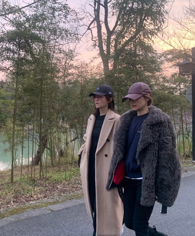 Ma Yili, Liu Zi, the squad, they walked arm in arm without makeup ...