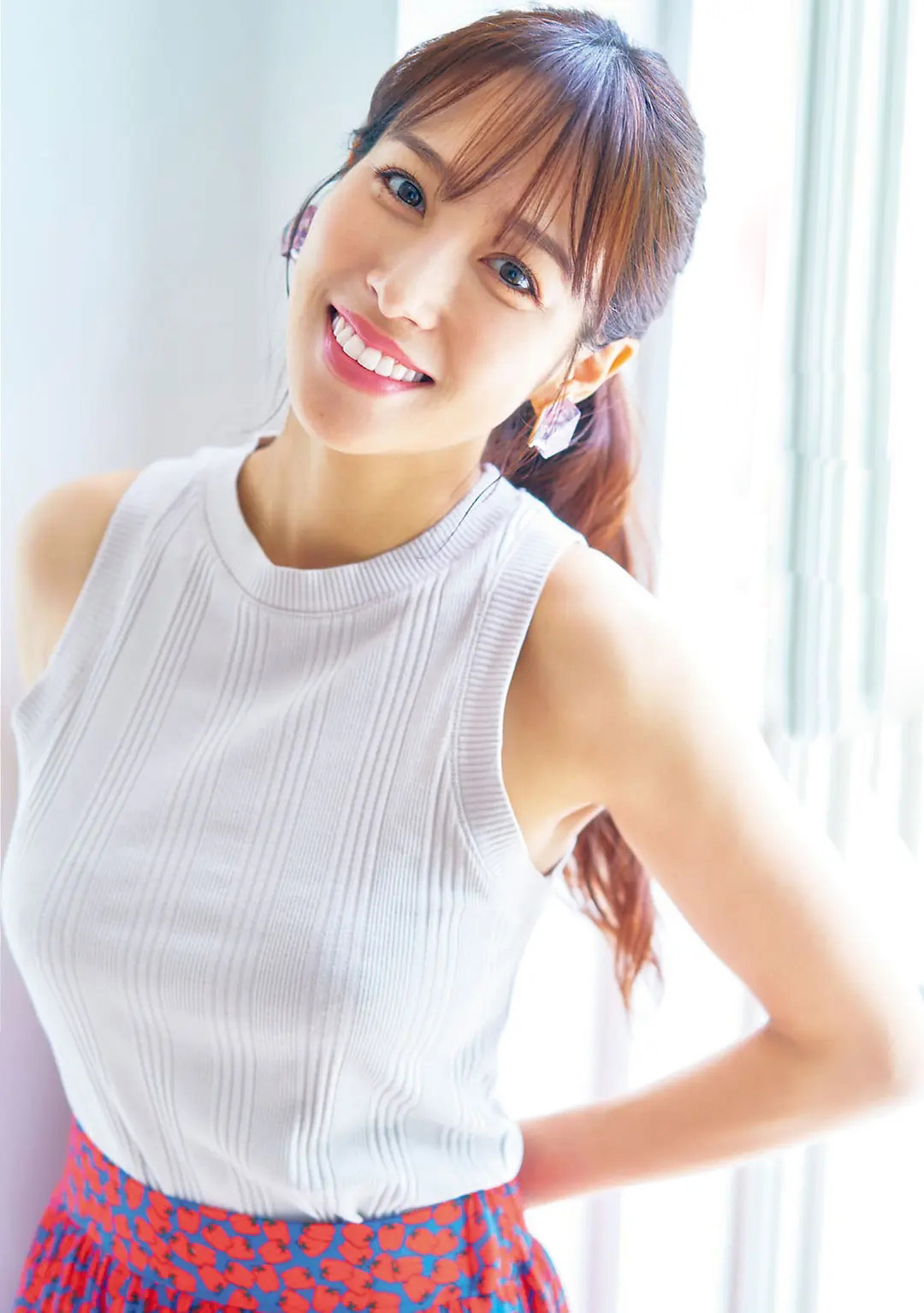 Japanese sweetheart anchor-Rena Washimi - iNEWS