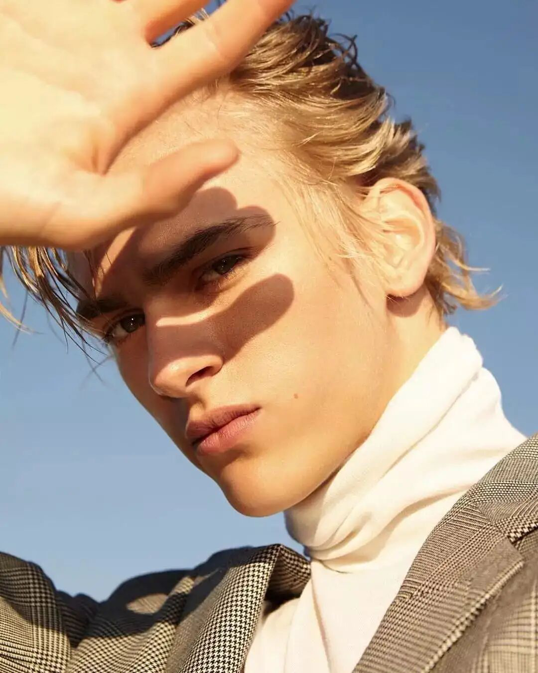 188cm Polish male model with wide shoulders, narrow waist and long legs ...