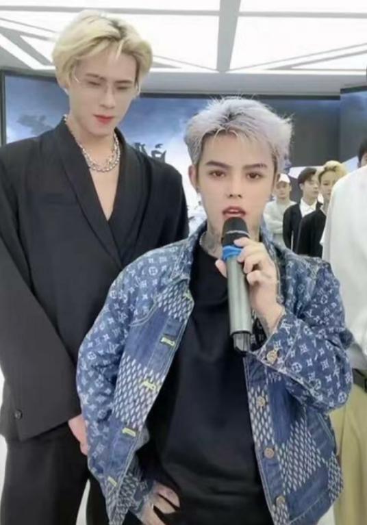 Yin Shihang's latest biographical picture was exposed. After looking at ...