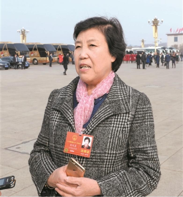 In the 1960s, Guo Fenglian, a well-known "Iron Girl", is still full of ...