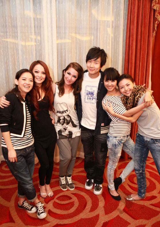 A group photo of Angela Chang and friend Weiqi Fan, Stefanie Sun, Wu ...