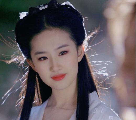 Liu Yifei took selfies, had no makeup and had acne, and appeared in ...
