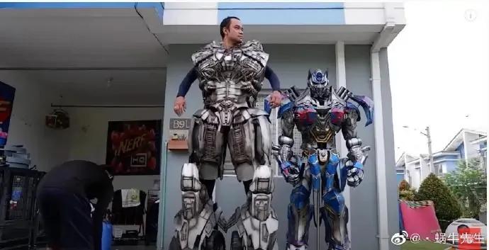 "Megatron" in Universal Studios Beijing is played by a real person, and ...