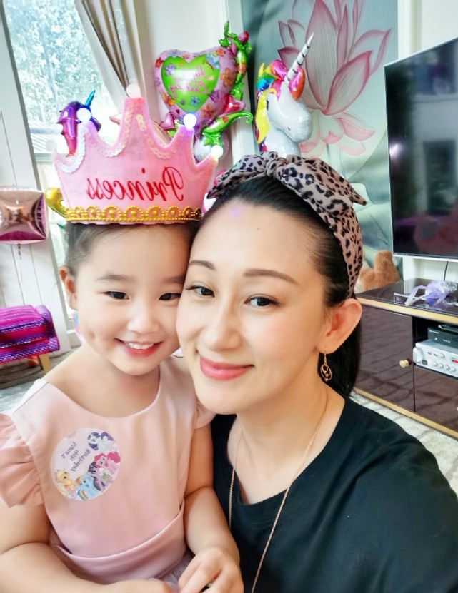 Zhang Danlu and her daughter are in the same frame, the mother and ...