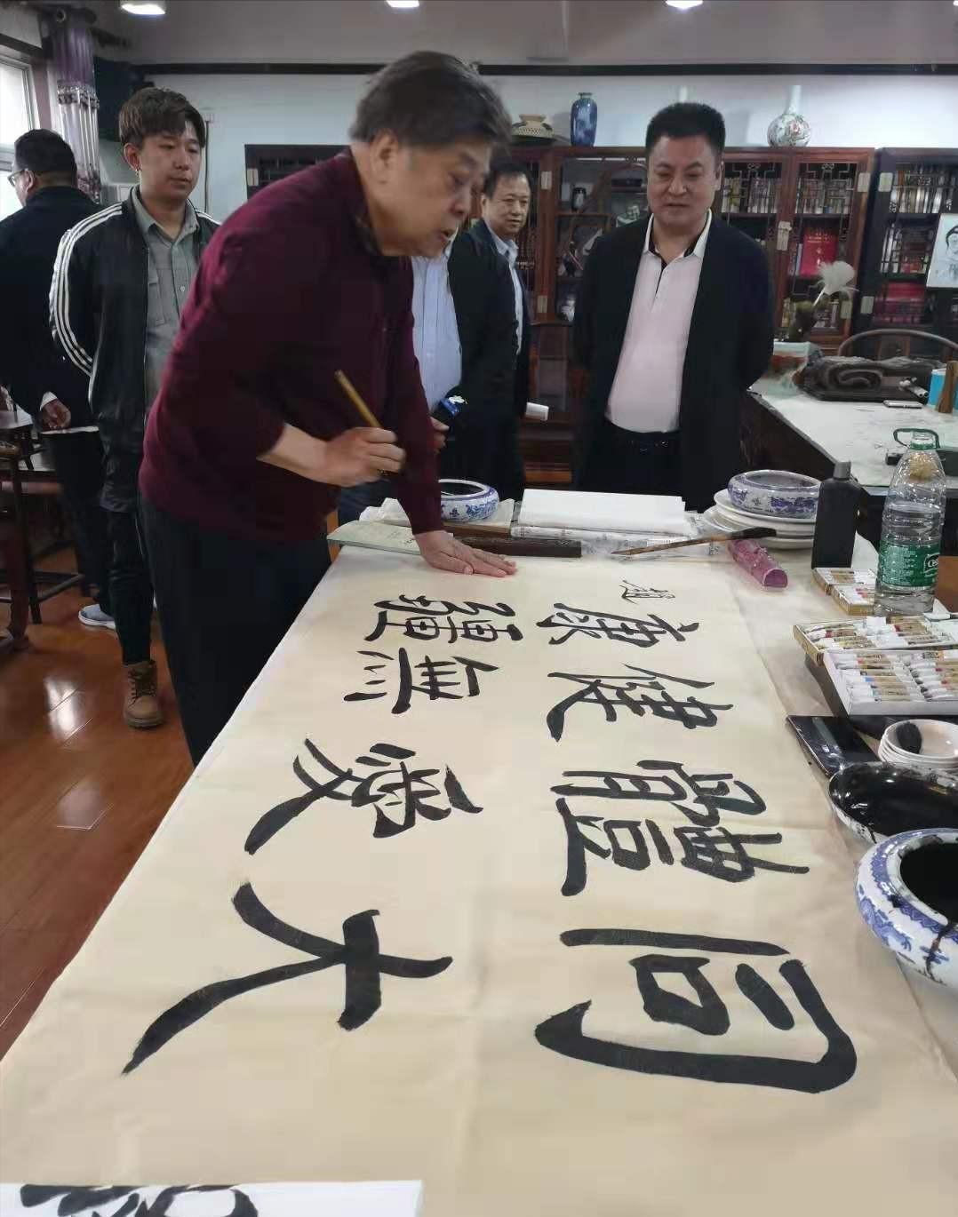 Openly sell Dong Qing Andy Lau's calligraphy and painting?Assistant Ni ...