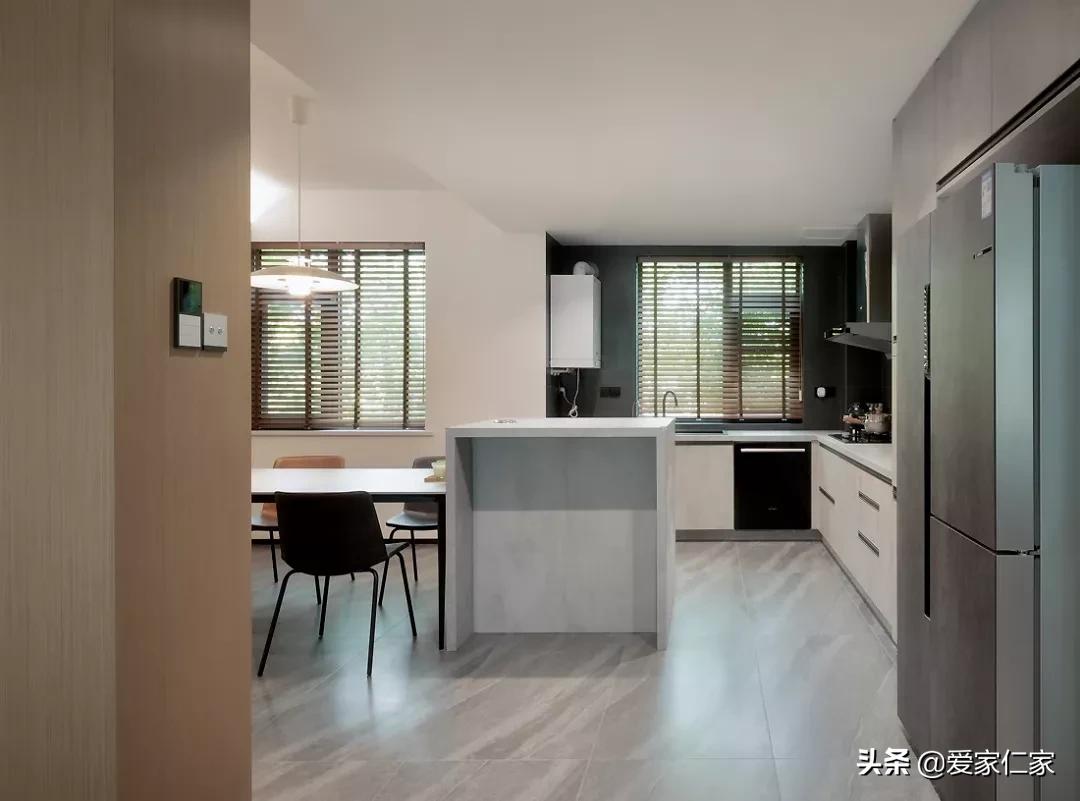 140 square meters of modern light luxury with 3 bedrooms and 2 halls ...