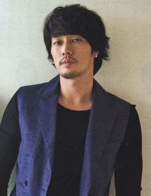 With single eyelids and small eyes, how did this man be handsome for 20 ...