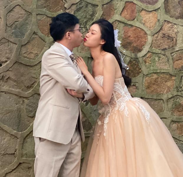 沒複合直接結婚了！RNG教練Tabe妻子曬婚紗照，網友紛紛送祝福 - 資訊咖