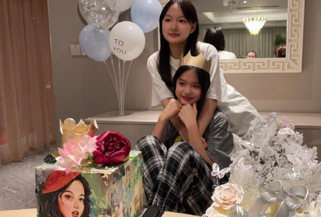 Christy Chung celebrates her daughter's birthday!Take a family portrait ...