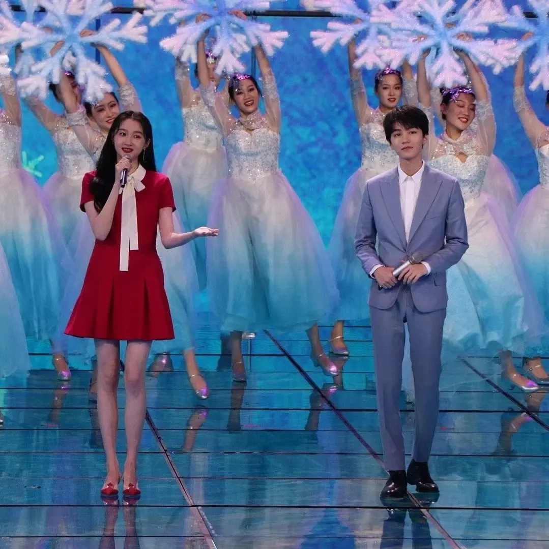 Beginning at the CCTV May Fourth Party: Reba Wu Lei is super sweet and ...