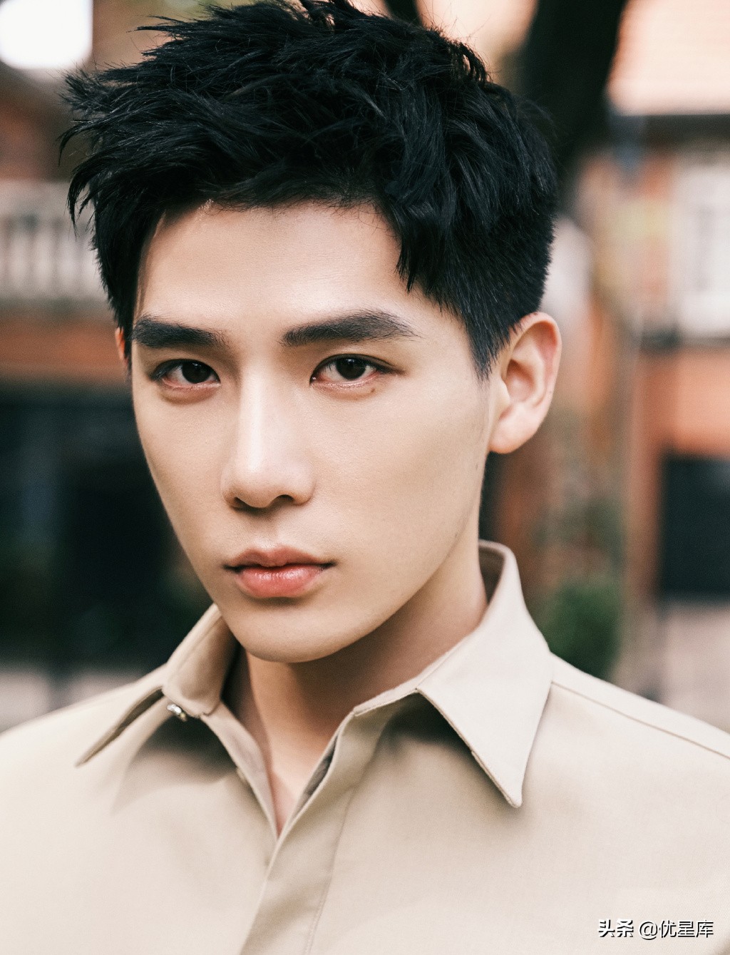 The newcomer Wang Anyu works constantly!The new drama "Flying with you ...