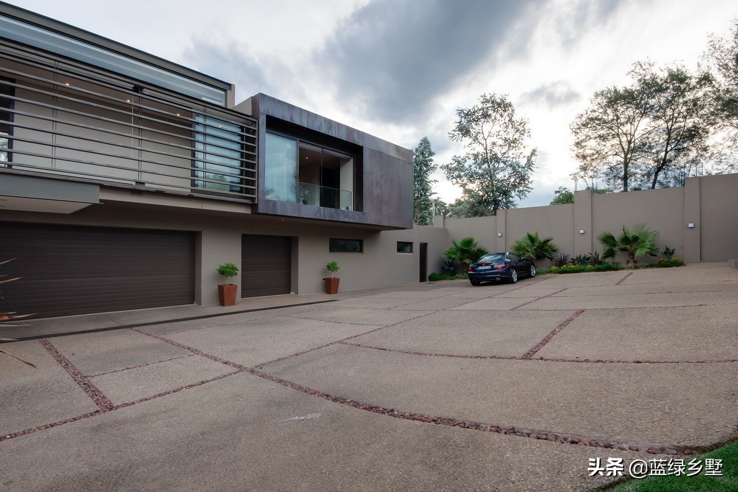 Open double-volume space creates a tranquil atmosphere - iNEWS