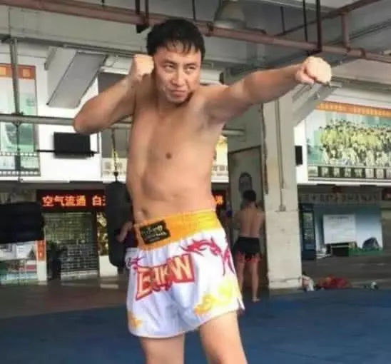 10 years ago, the Chinese guy Liu Qiang who burned the Yasukuni Shrine on fire, how is his life ...