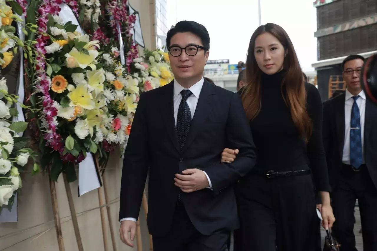 Prepared from birth to marry a wealthy family, married Li Jiacheng at the age of 24, and gave ...