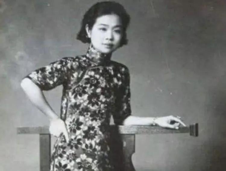 He Zhen, a talented woman in the Republic of China (): Turning her head ...