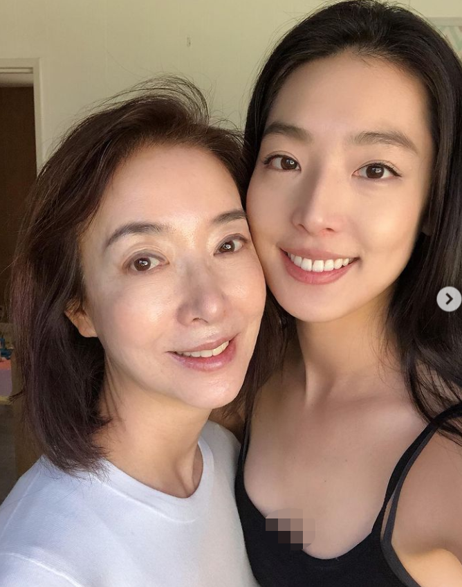 Jin Rong's new girlfriend looks exactly like Jolin Tsai. His new love ...