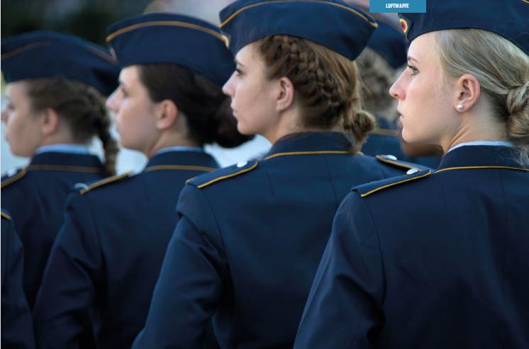 Multi-picture detailed description of the Bundeswehr Air Force uniform ...