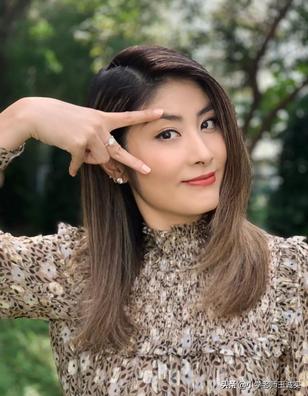 A recent photo of Kelly Chen, her husband is bald, showing vicissitudes ...