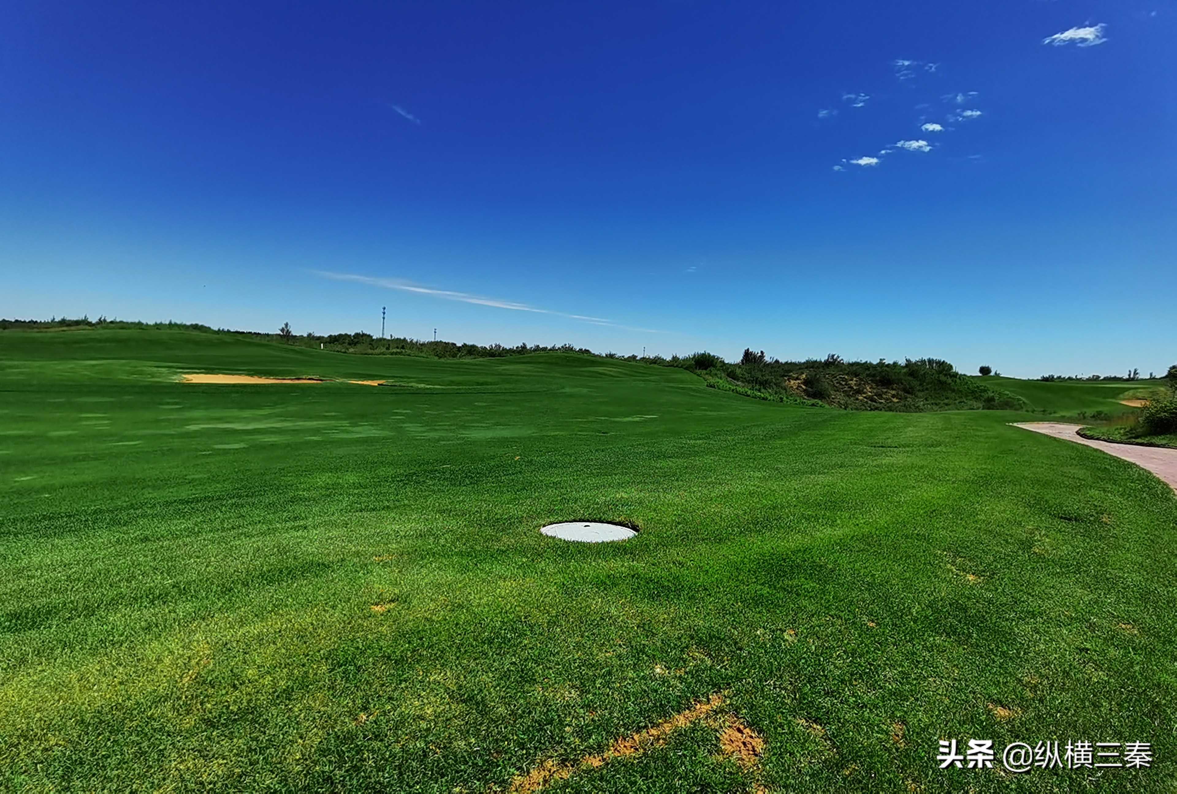 Thousand acres of desert in Yulin, Shaanxi turned into a top golf ...