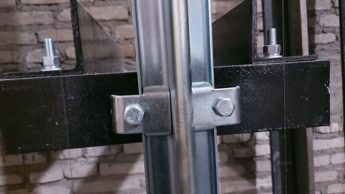 The elevator track is installed - iNEWS