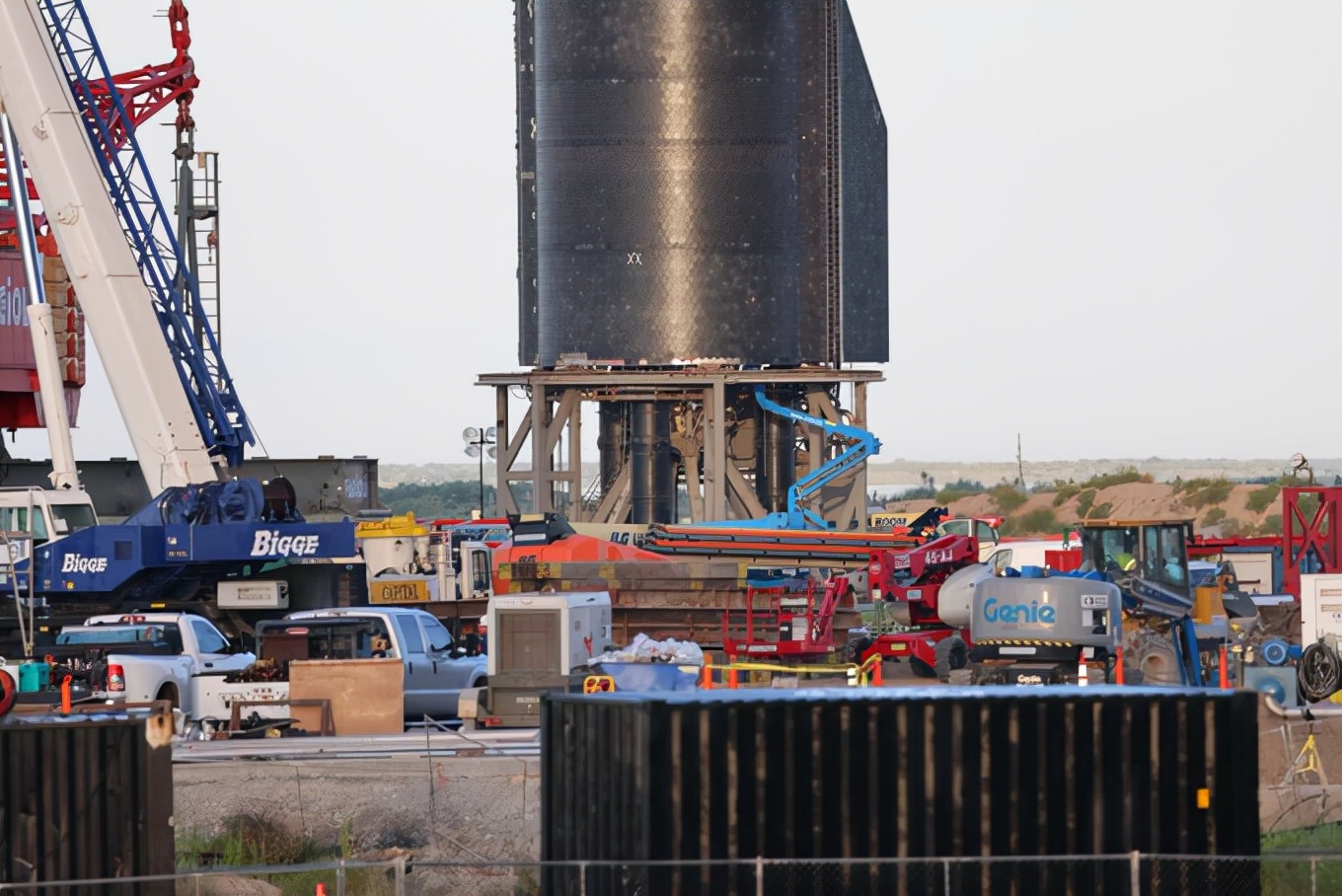 The picture shows the SpaceX starship SN21 under construction - iNEWS