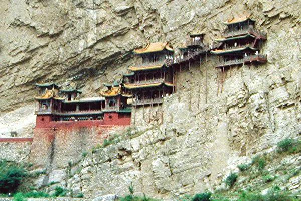 The eternal mystery of the world's ten most dangerous buildings ...