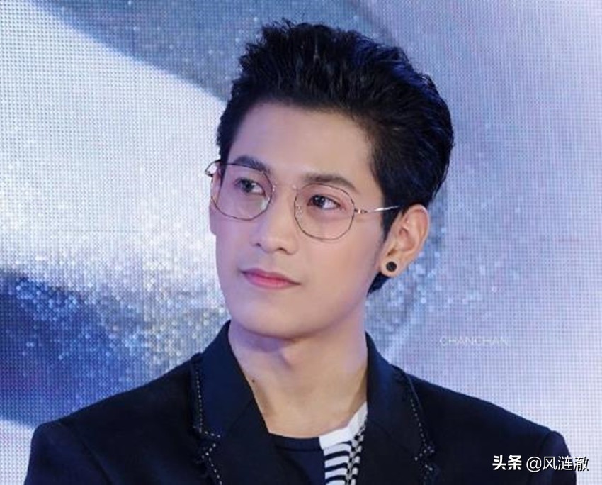 Thai popular star Singto becomes a monk and prays for his deceased ...