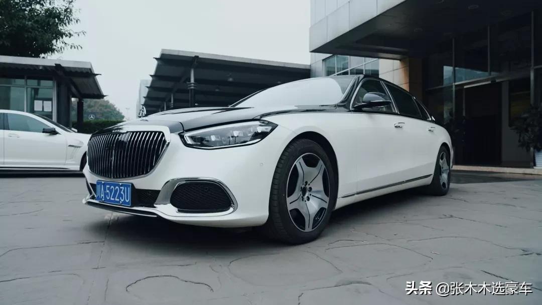 300,000 selected Maybach S two-color body, not to mention expensive, it ...