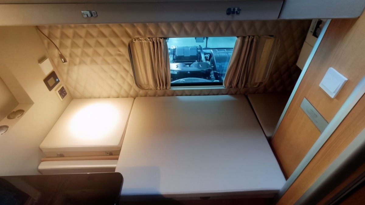 Chenglong T7 "Mini Deluxe Suite" unveiled 600 horsepower with ZF ...