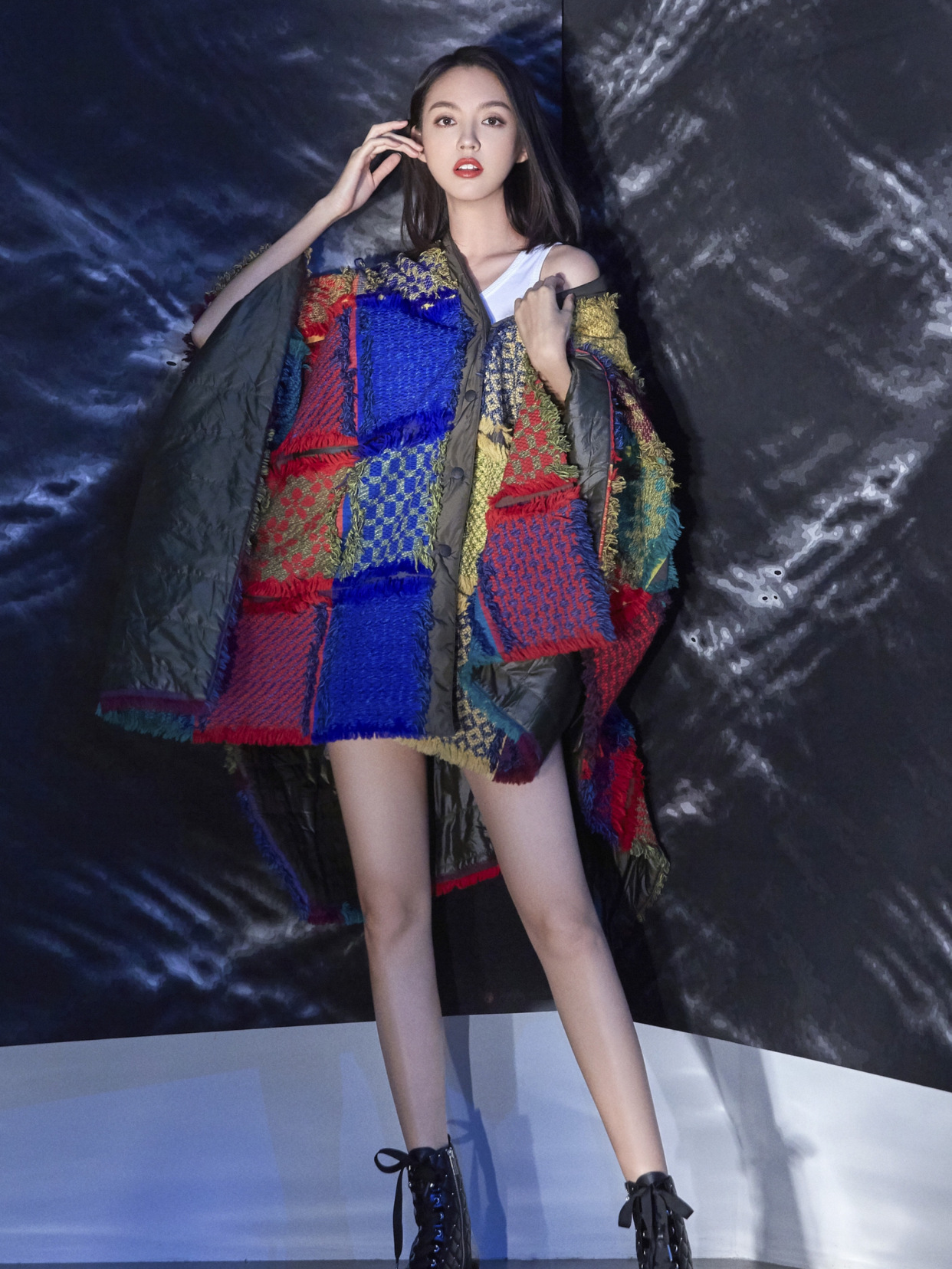 182cm Zhang Zilin and 166cm Huo Siyan, both in cloak style, the ...