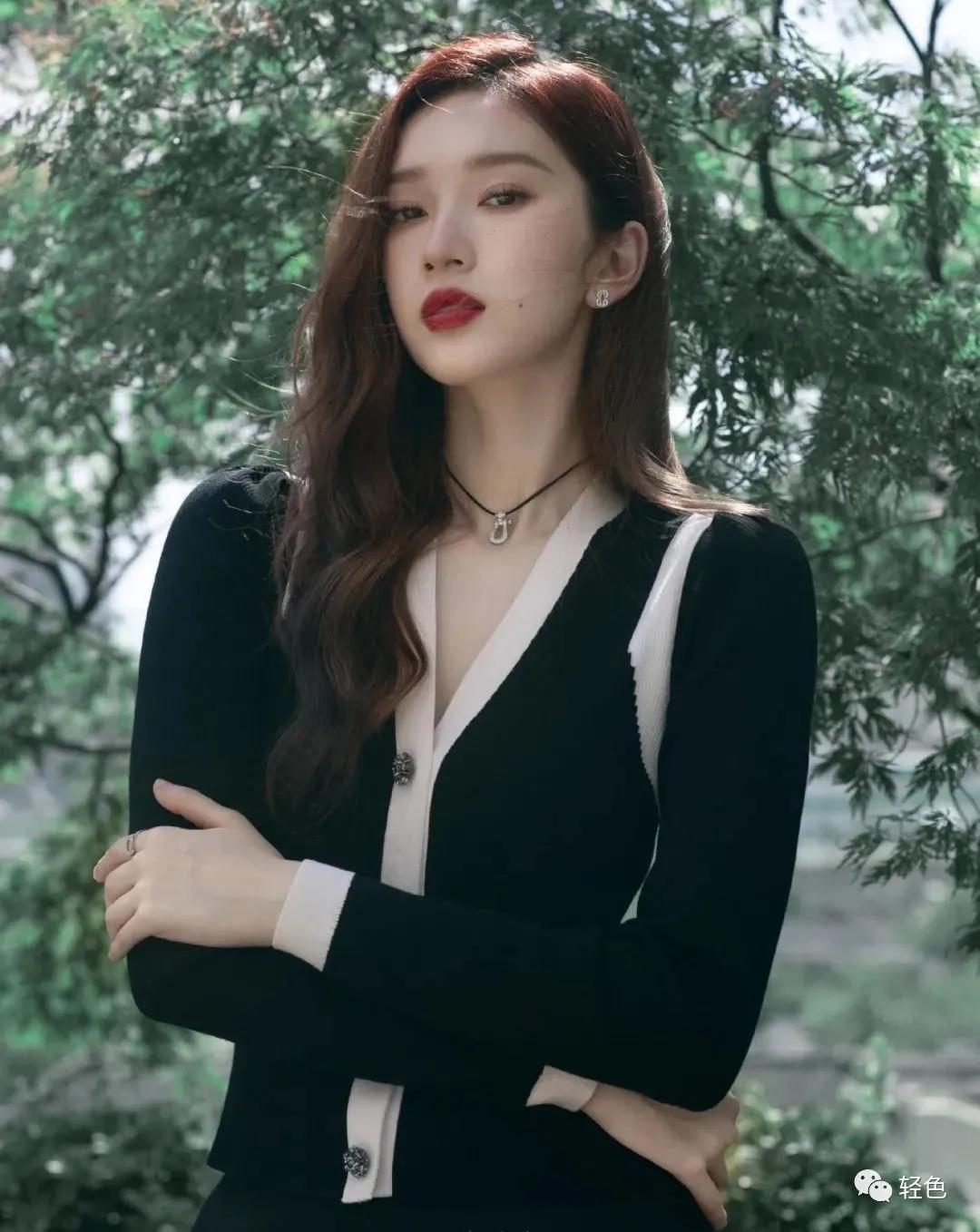 Liu Lingzi is a light mature woman, her milk is tender and watery - iNEWS