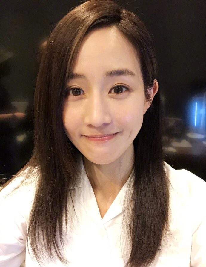 Zhang Junning takes photos without makeup to thank fans, she has no ...