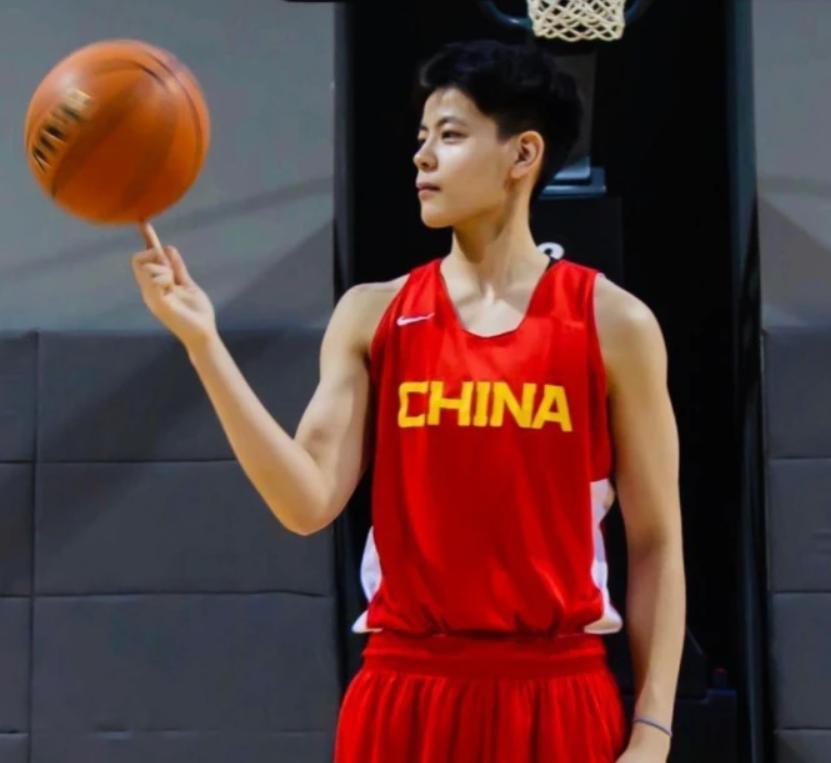 This girl is so handsome!The basketball sisters are on fire at the ...