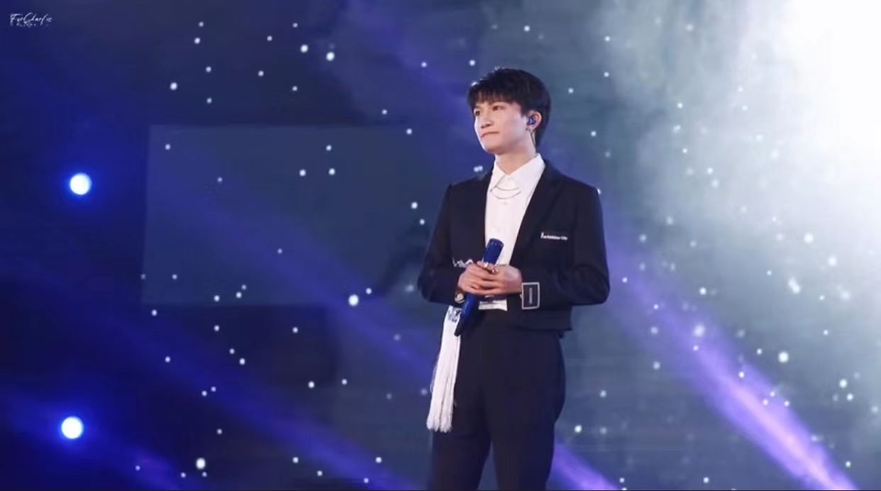 It took only 9 years for Zhou Shen to become a top-notch male singer in ...