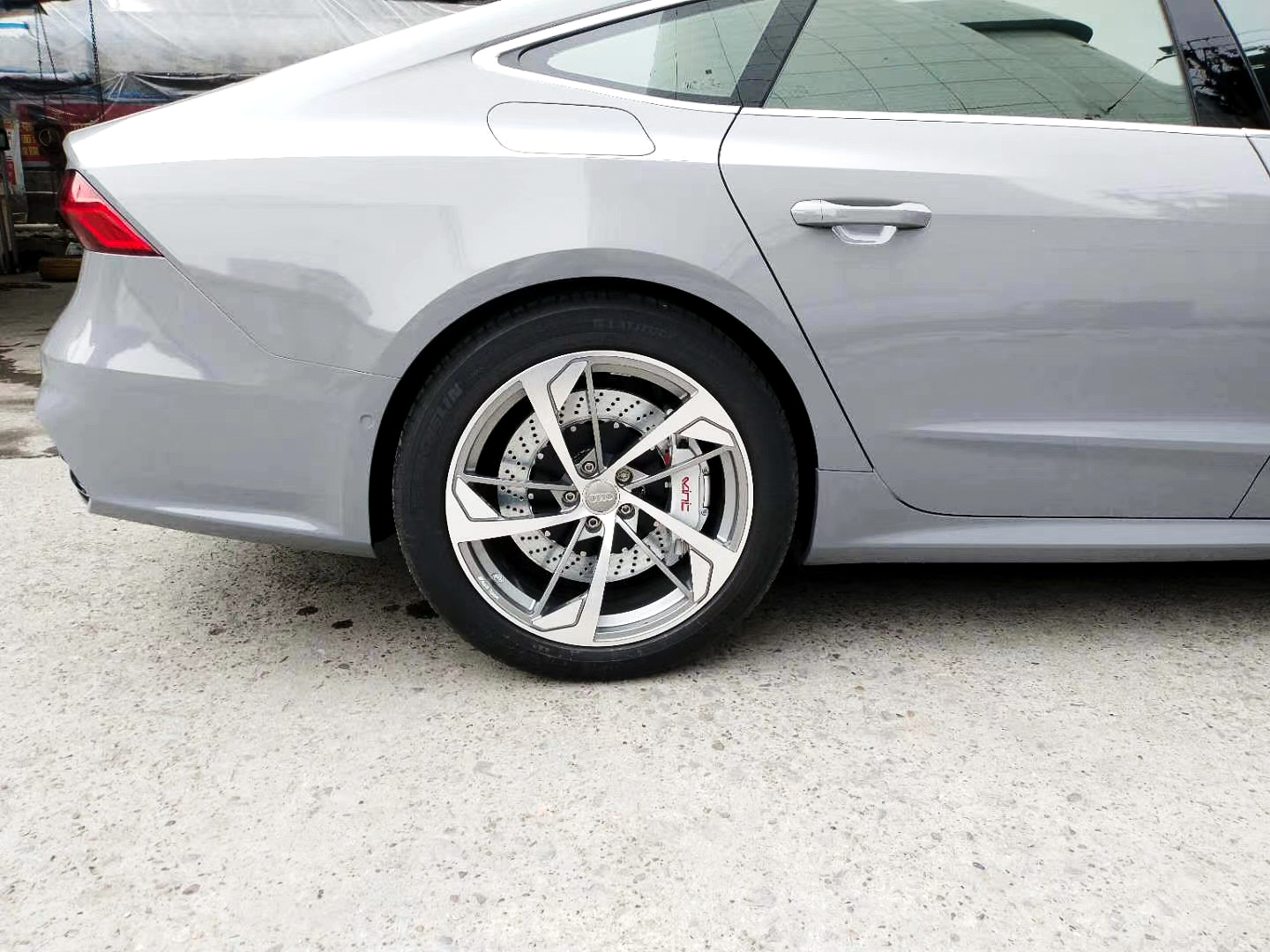 Audi A7 brake modification, VINIC electromechanical integrated calipers ...