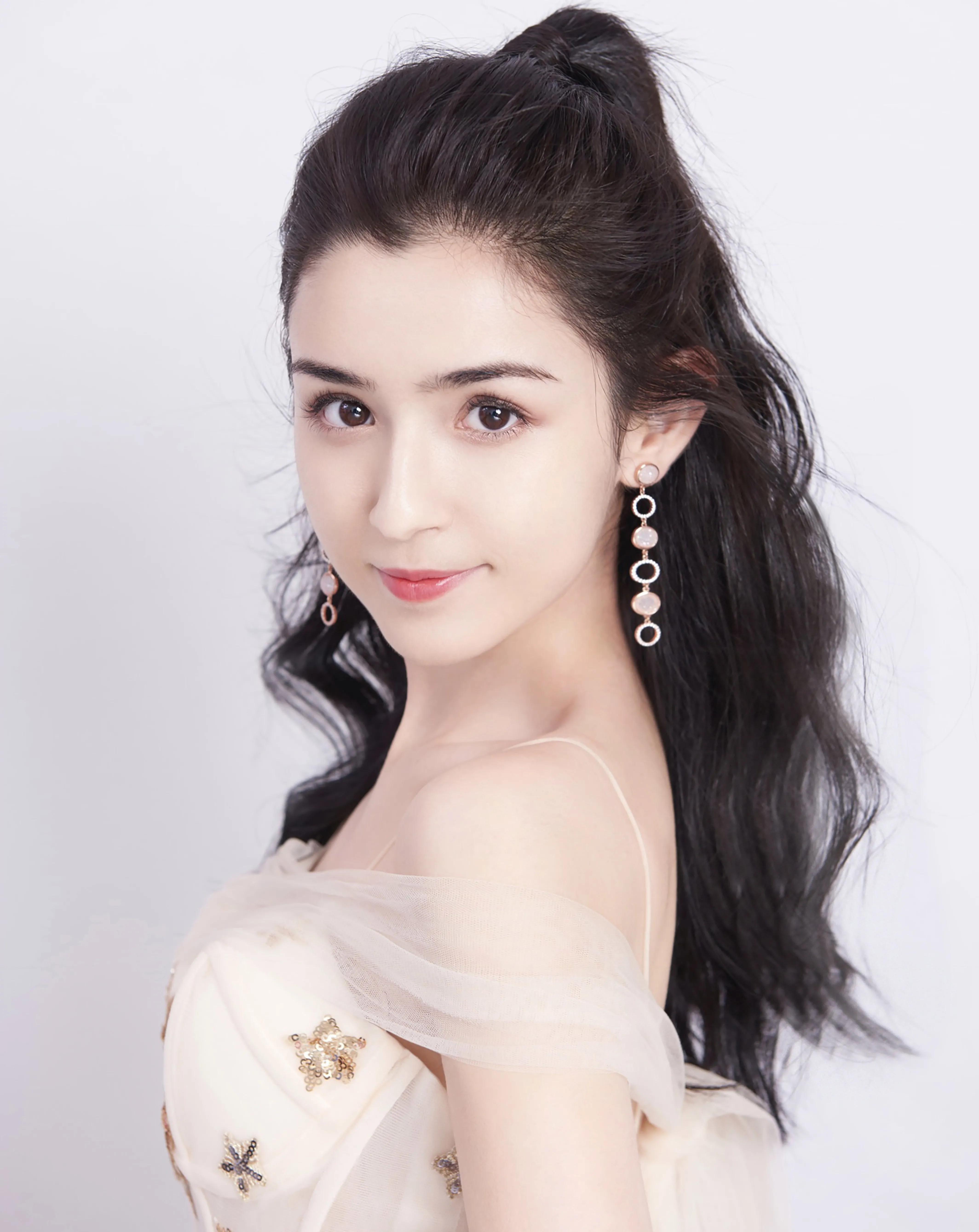 Uighur beauty Hanikezi-can she carry the banner of exoticism? - iNEWS