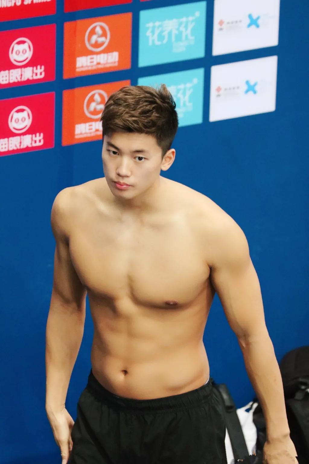 The handsome Chinese swimming team Wang Shun, you should stand up, the ...