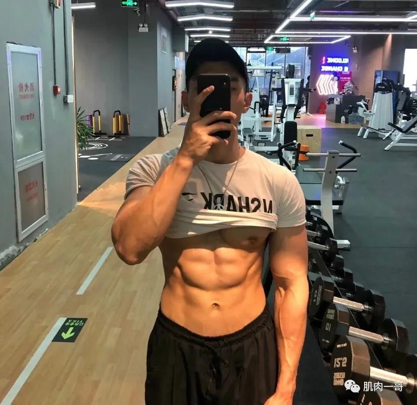The 30-year-old big breasted fitness trainer took selfies and went ...