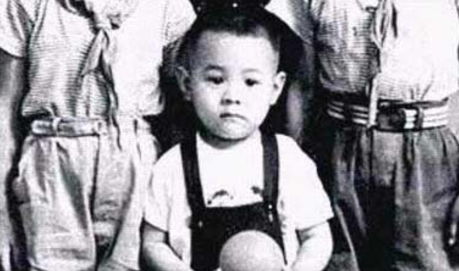 After Jet Li's fire, he asked his eldest brother to be an assistant with an annual salary of 1.2 ...