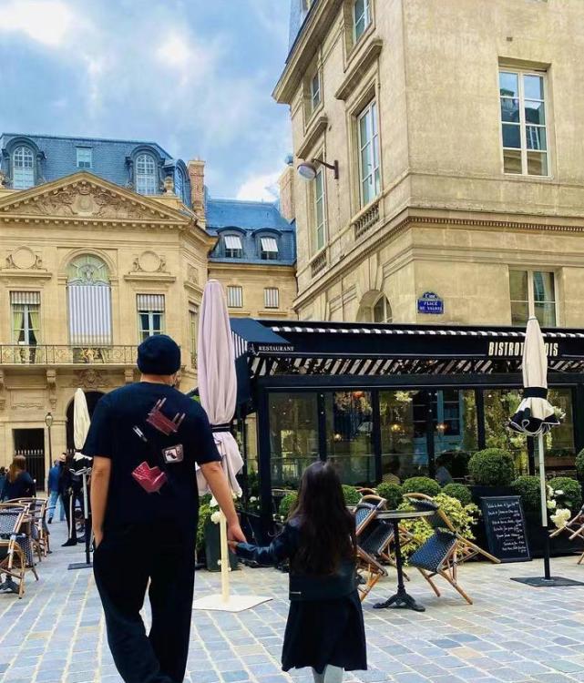 Jay Chou takes photos of her children playing happily, 6-year-old ...