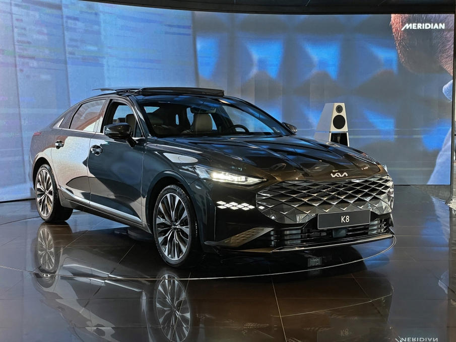 "Korean Trend 330" Kia K8 real shot, luxury is not weaker than A6L? - iNEWS
