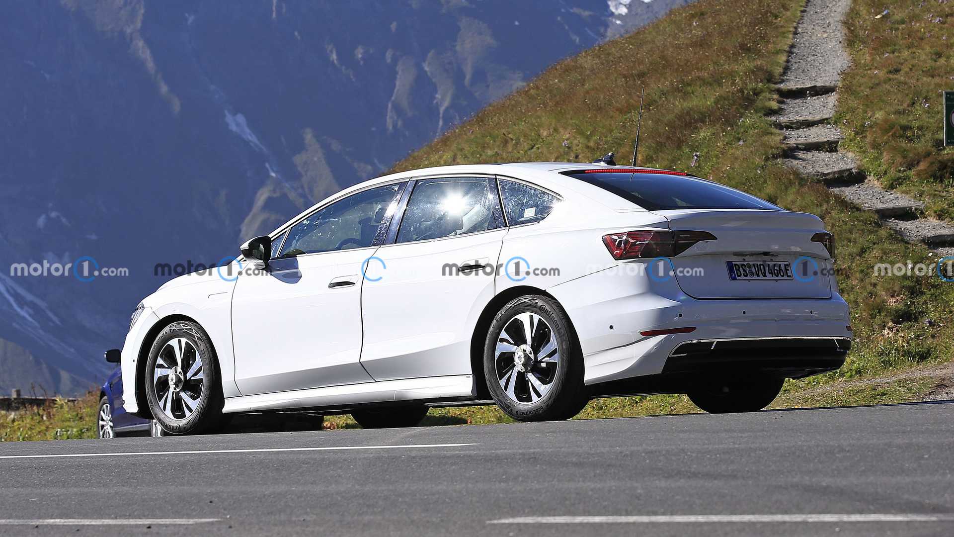 Based on MEB platform Volkswagen Aero B electric car road test spy ...
