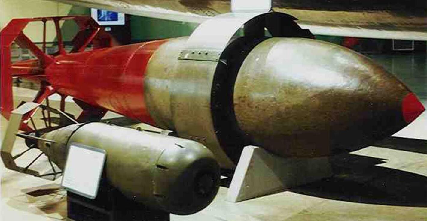 Giant American and British aerial bombs from World War II, some of ...